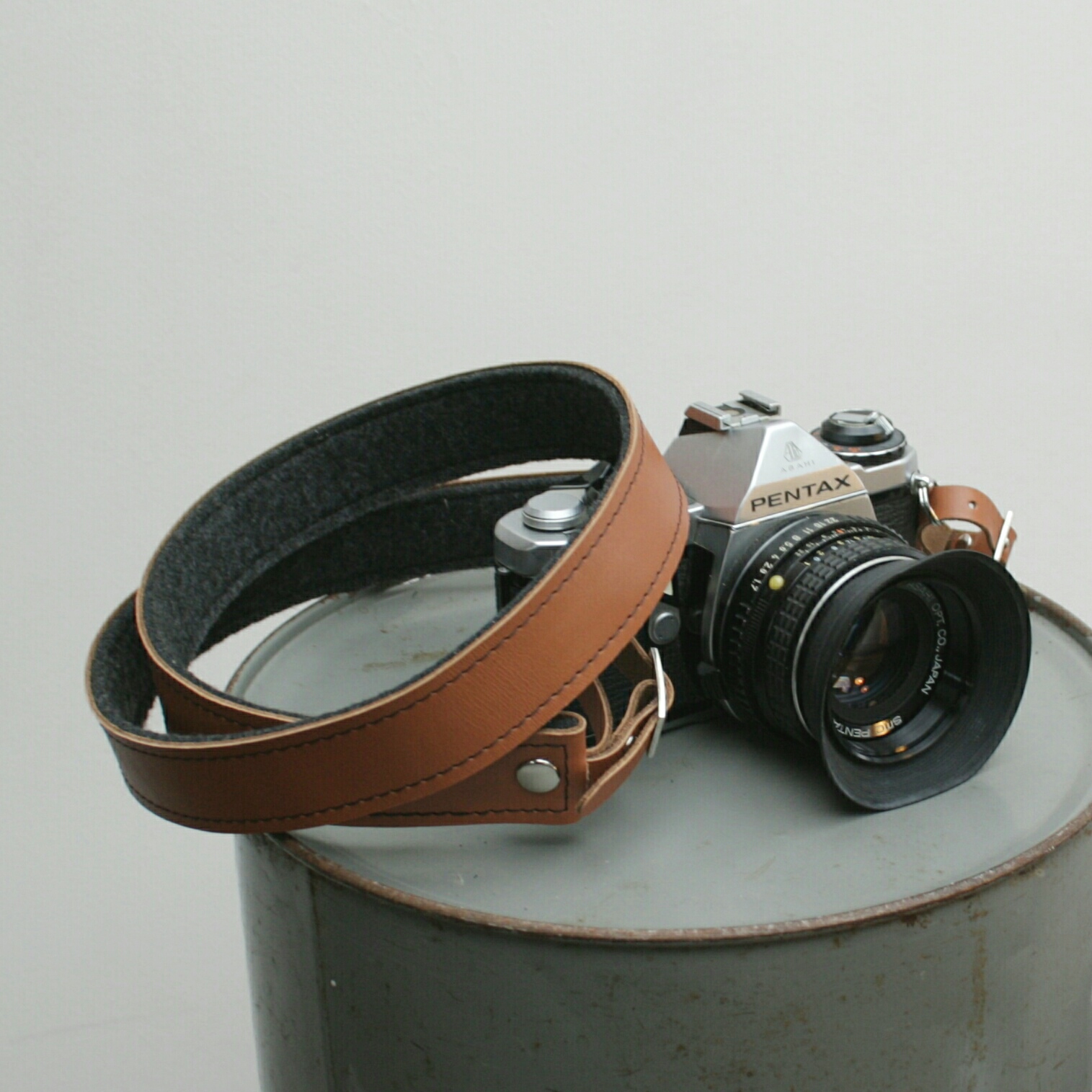 Camera band cognac – JANS Handmade