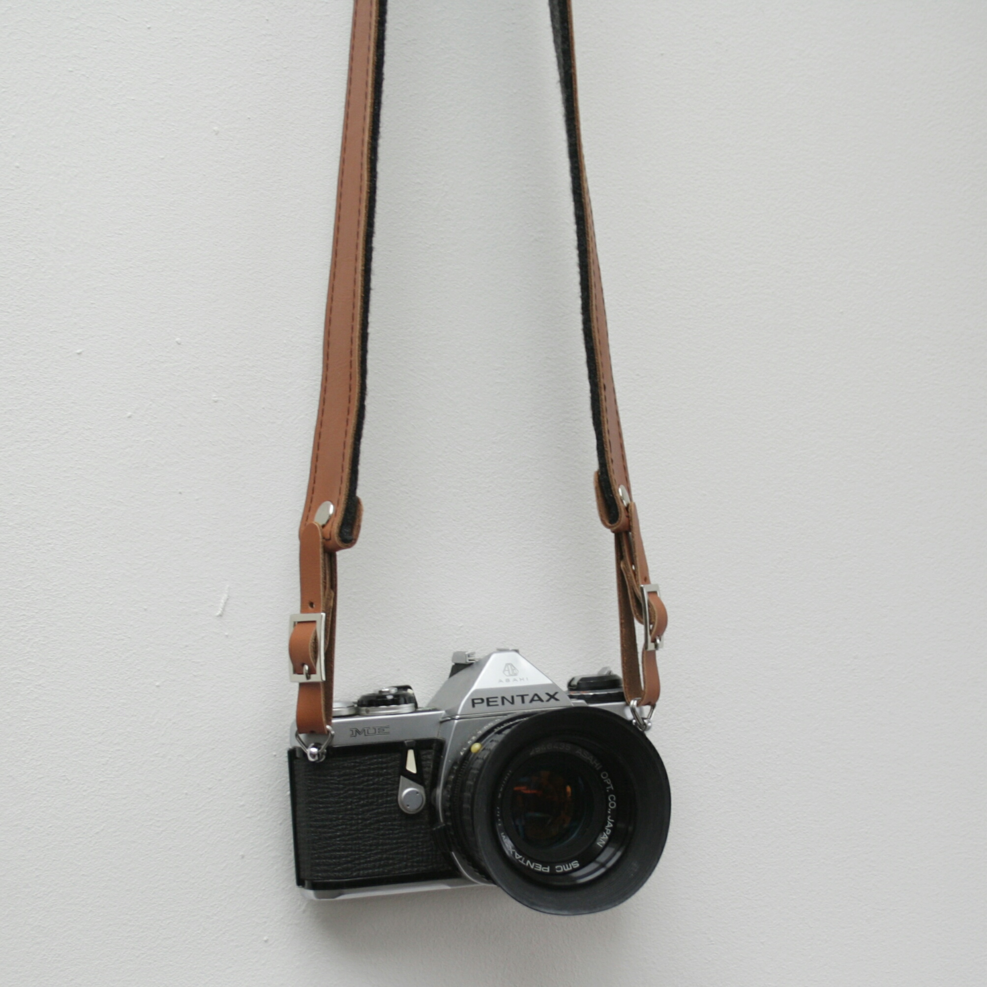 Camera band cognac – JANS Handmade